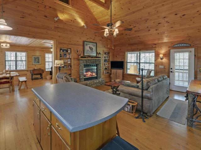 380 Bear Foot Dr, Blue Ridge, GA 30513 | MLS #429521