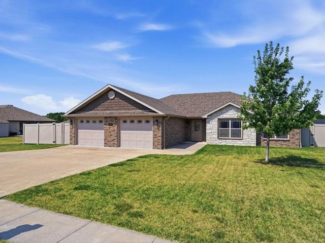 380 Dover Dr, Holts Summit, MO 65043