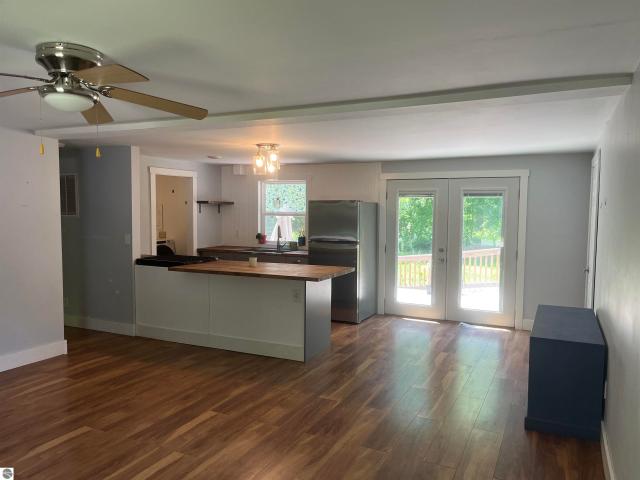 380 E North Street