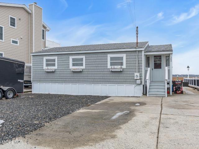 380 Kingfisher Road