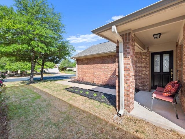 380 Housefinch Loop