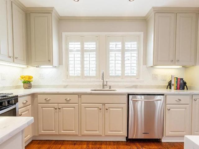 380 holmes cir