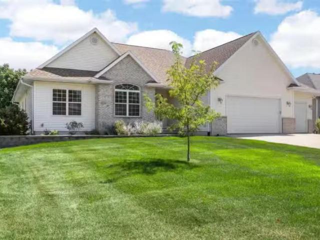 380 LANDAU ST, ROBINS, IA 52328 Single Family Residence For Sa.