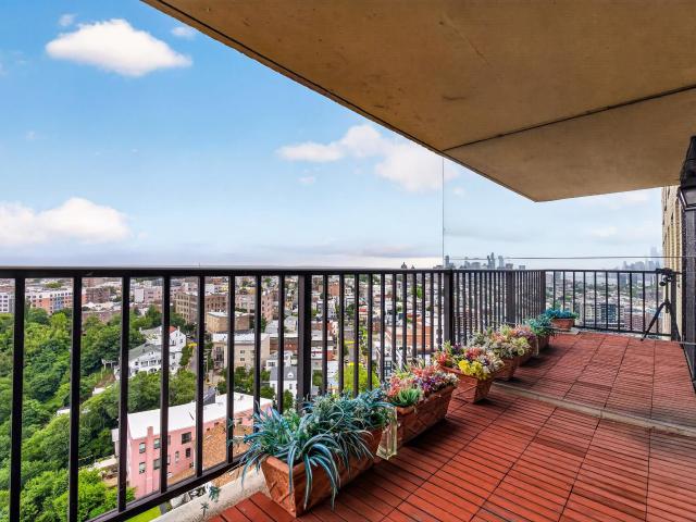 380 Mountain Rd # 1814