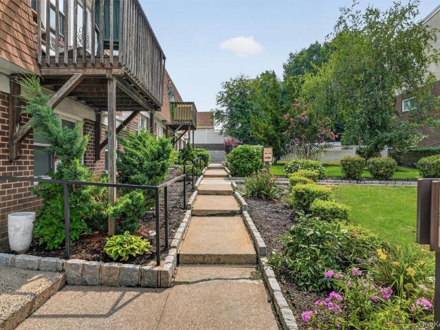 380 N Broadway D14