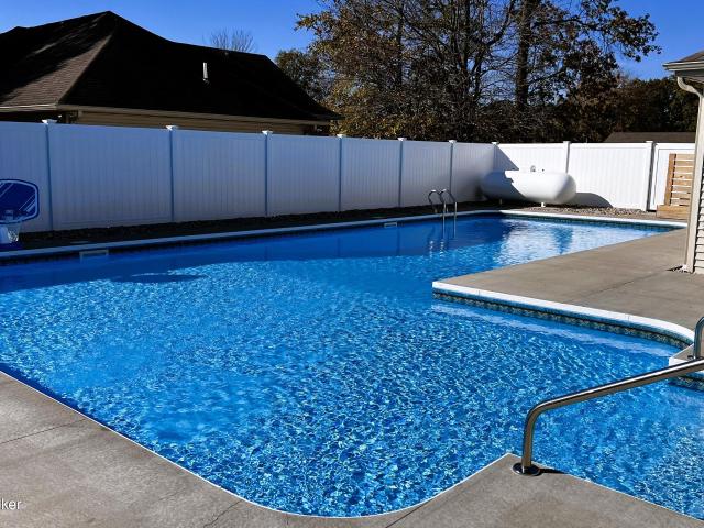 380 N Lakeside Dr