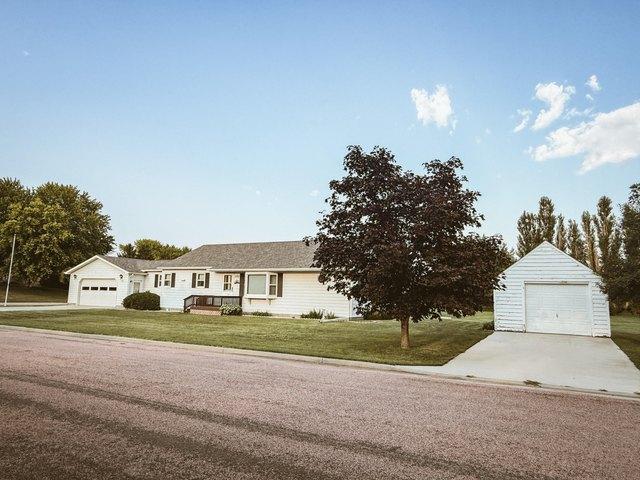 380 N Pleasant View Ave, Corsica, SD 57328