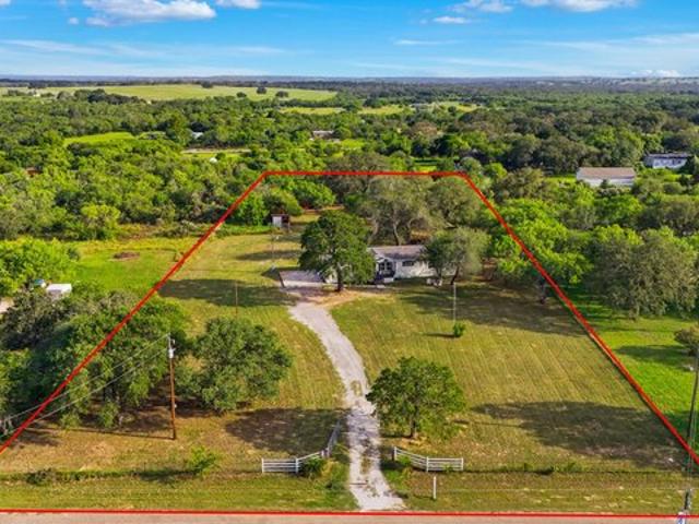 380 Sara Ln, Lytle, TX 78052