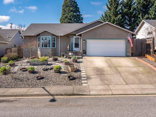380 SE Sunnyside Dr, Winston, OR 97496