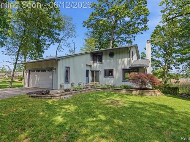 380 Sunset, White Lake, MI 48383