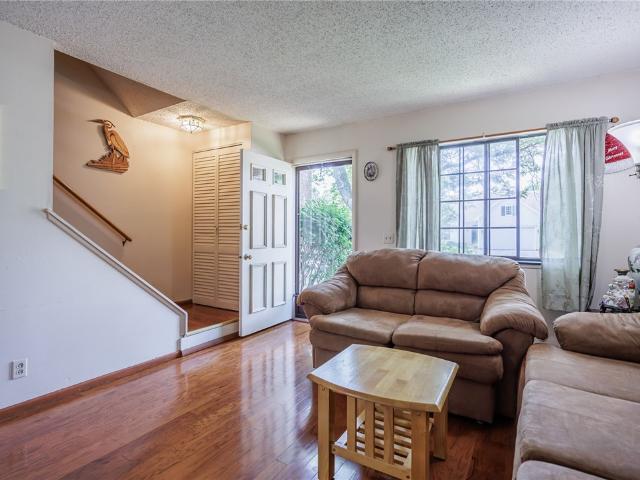 380 Surrey Hill