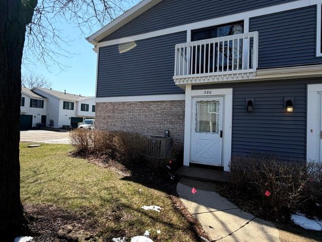 380 Pierce Ct, Vernon Hills, IL 60061 | MLS #12580 | Compass