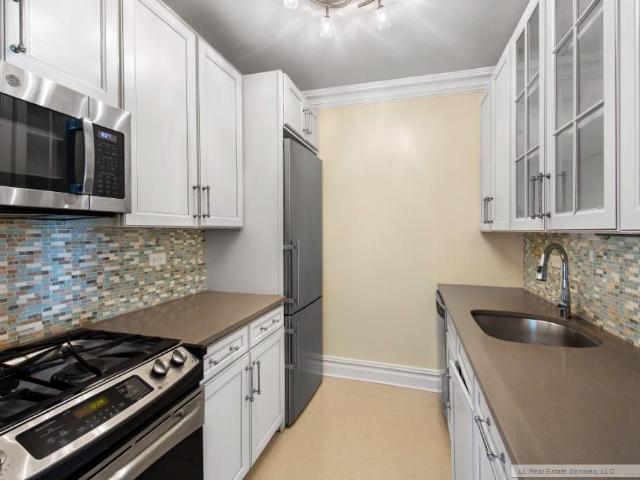 380 Rector Place 7F