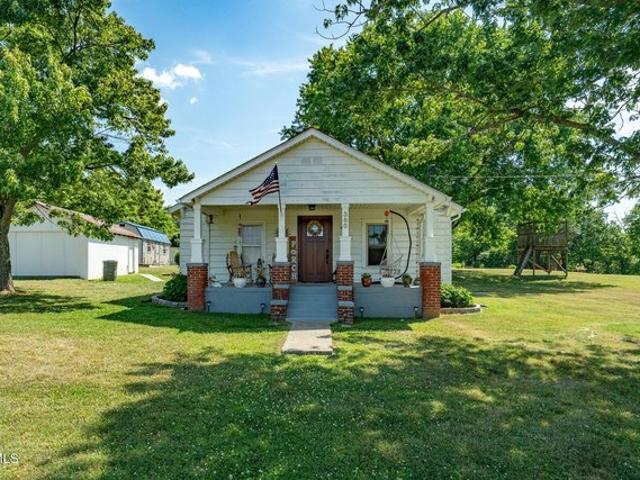 380 Riverview Dr, Johnson City, TN 37601
