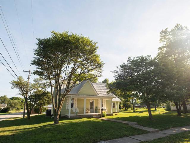 380 W Vincennes Street