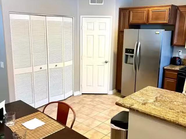 380 Tesoro Gln #121, Escondido, CA 92025