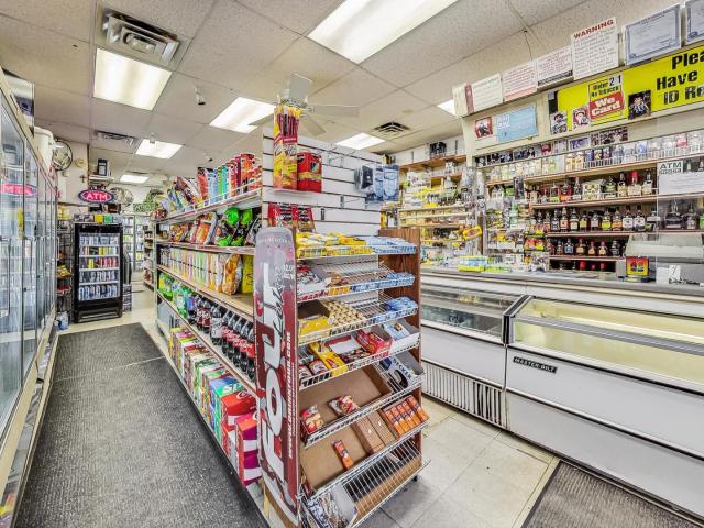 3814 N Clark St, Chicago, IL 60613 | MLS #11966 | Compass