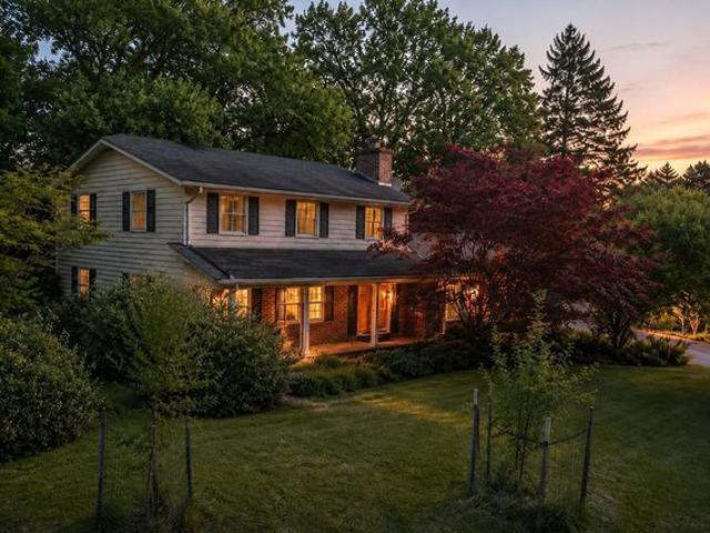 3814 Rockwood Dr, Kalamazoo, MI 49004