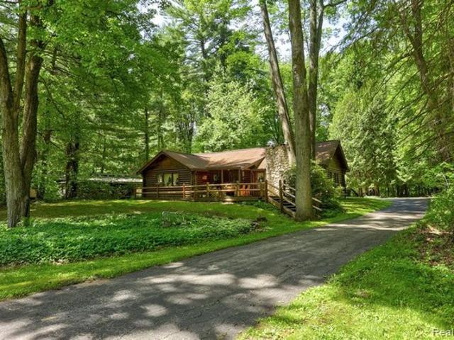 3814 S Towerline Rd, Bridgeport, MI 48722