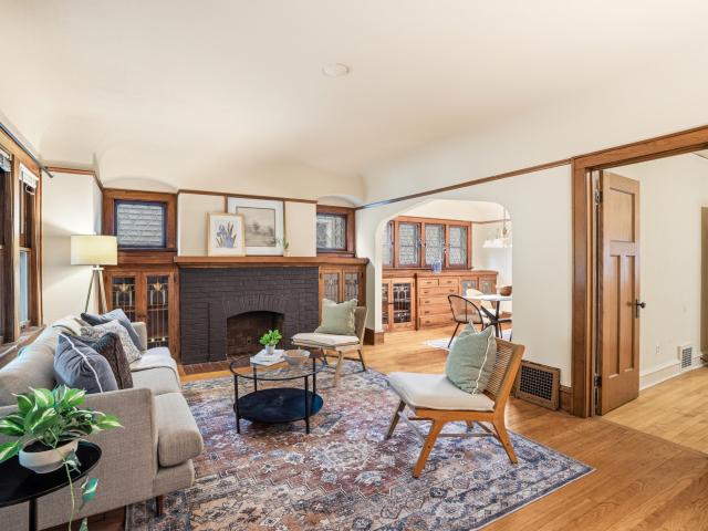 3815 N Farwell Ave, Unit 3817