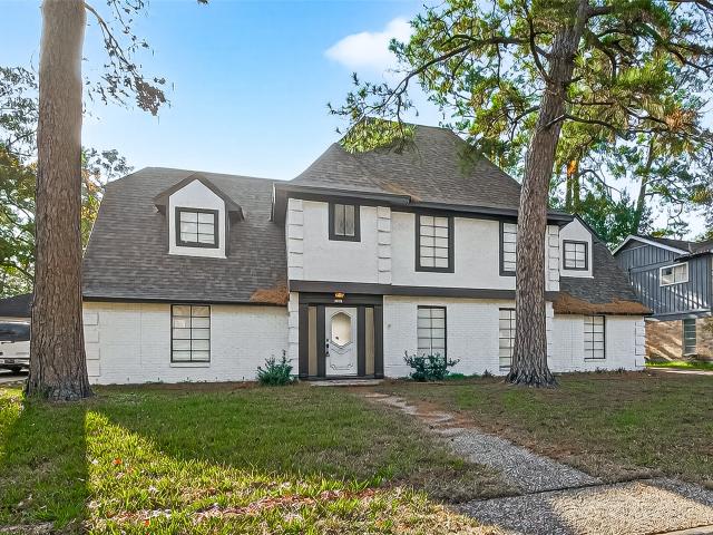3815 Fernglade Drive