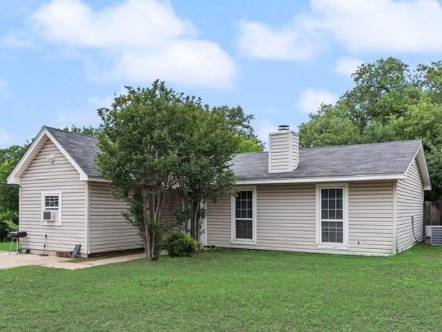 3815 Indian Wells Dr, Arlington, TX 76017