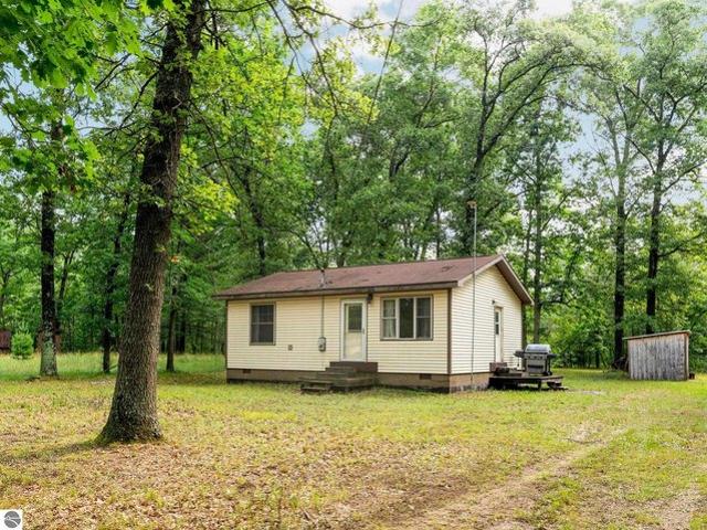 3815 Joseph St, Wellston, MI 49689
