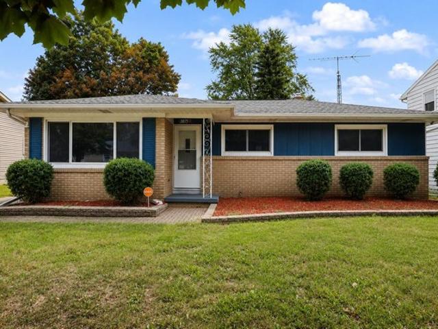 3815 Walton Dr, Lansing, MI 48910