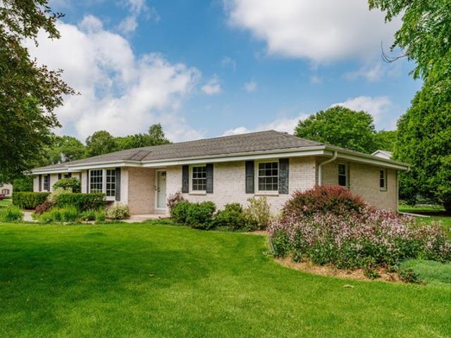 3815 Westwood Ct, Brookfield, WI 53005