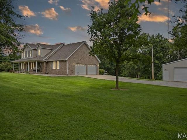 3816 Airport Rd, Godfrey, IL 62035