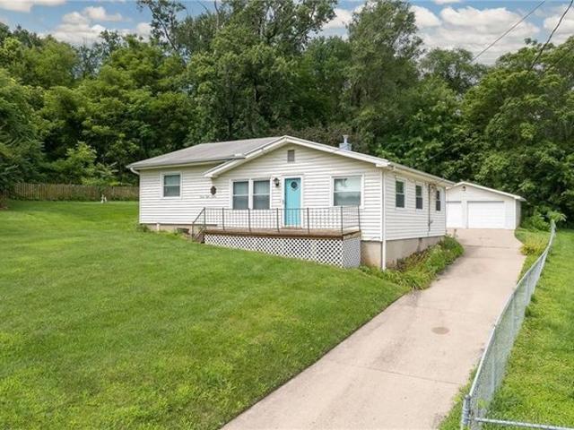 3816 E Ayrlawn Dr, Saint Joseph, MO 64503