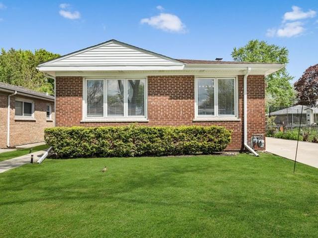 3816 Howard St, Skokie, IL 60076
