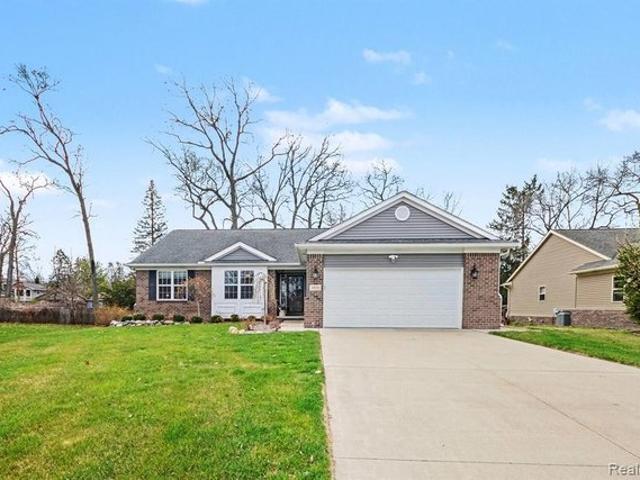 3816 Lyndon Ln, Waterford Township, MI 48329