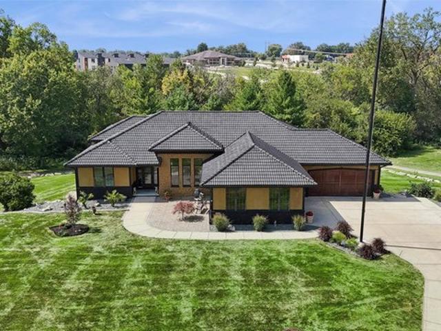 3817 Bluestem Rd, Norwalk, IA 50211