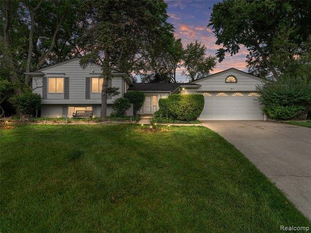 3817 Dalice Dr, West Bloomfield Township, MI 48323