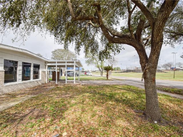 3817 Lamont Street
