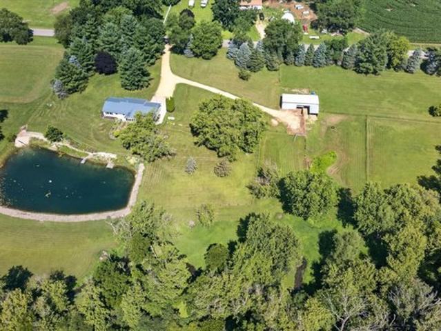 3817 S Carvers Rock Rd, Bradford, WI 53505