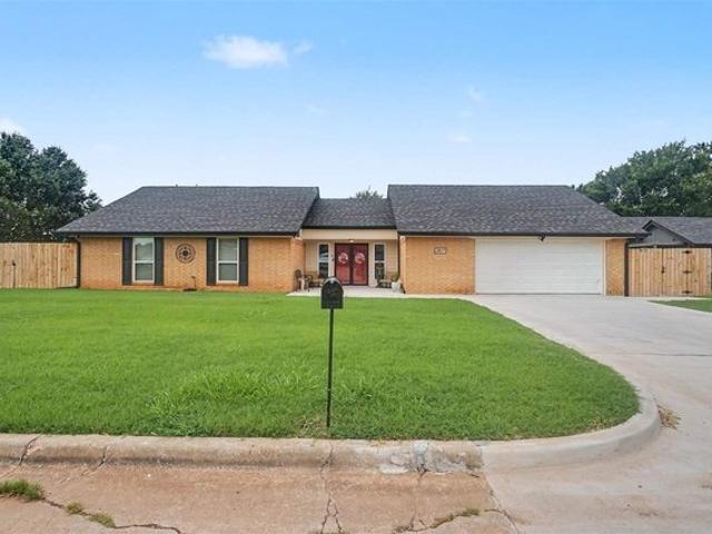 3817 SE Camelot Dr, Lawton, OK 73501
