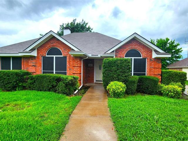 3817 Yellowstone Pl, Denton, TX 76209 | MLS #21221