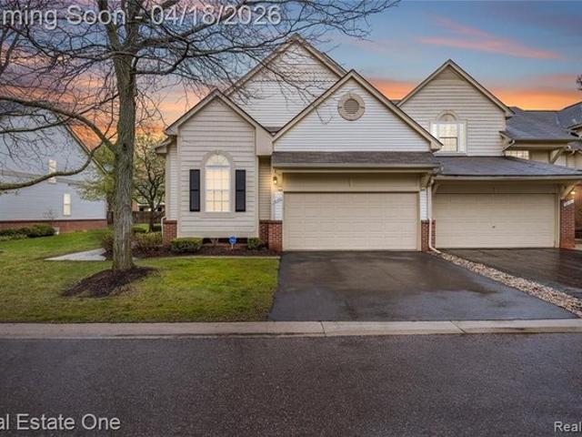 38182 Saratoga Cir, Farmington Hills, MI 48331