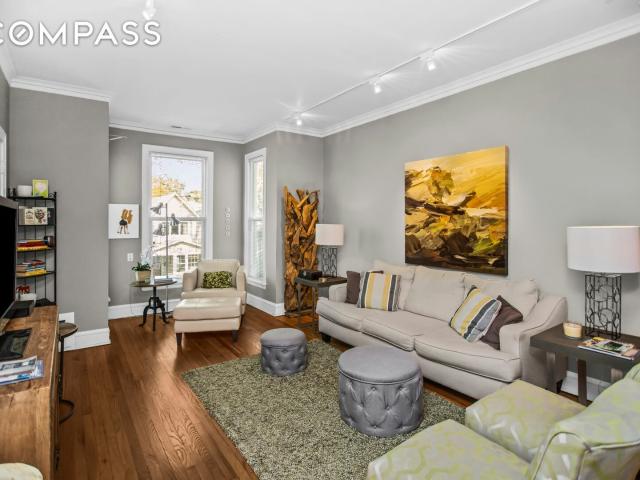 3818 N Hermitage Ave, Chicago, IL