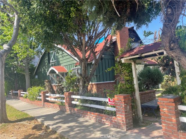 3818 sawtelle