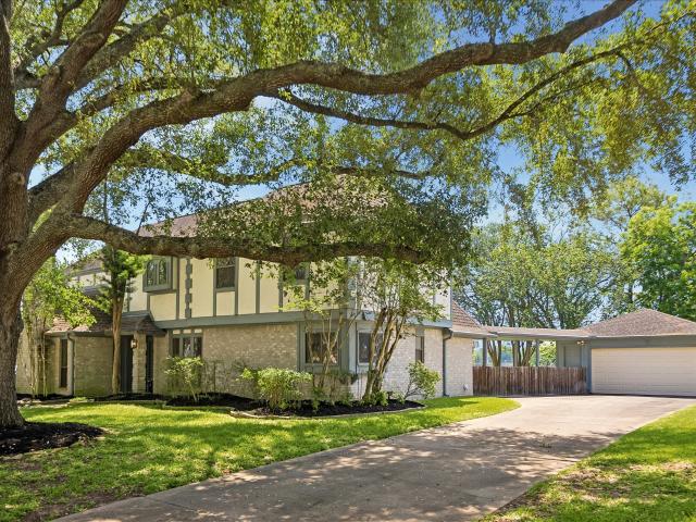 3819 Pleasant Valley Drive