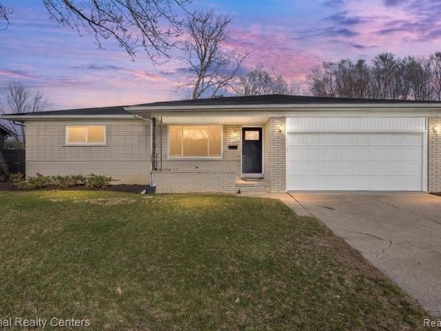 38108 Charwood Dr, Sterling Heights, MI 48312