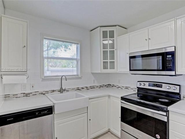 3810 N Jog Rd Apt 106, West Palm Beach, FL 33411
