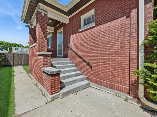 3810 N Mozart Street