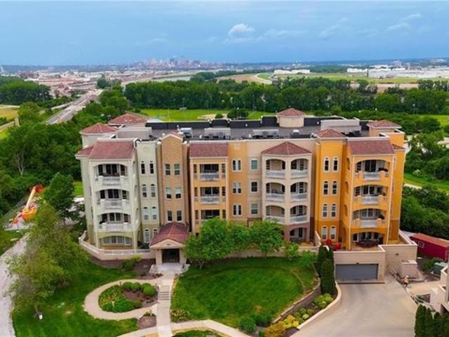 3810 N Mulberry Dr Unit 307, Kansas City, MO 64116