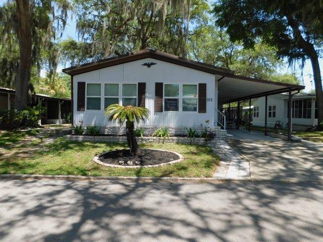 3810 Oakcrest Ln, Zephyrhills, FL 33541