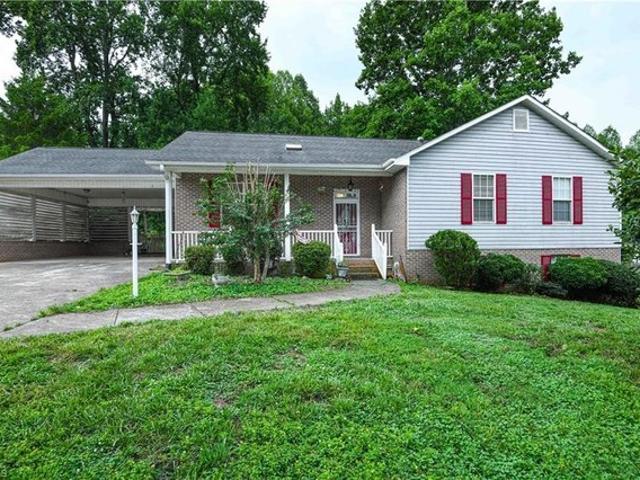 3810 Crickett Ln, Winston Salem, NC 27105