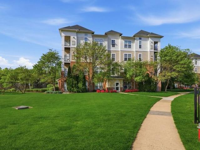3810 Lightfoot St Unit 402, Chantilly, VA 20151